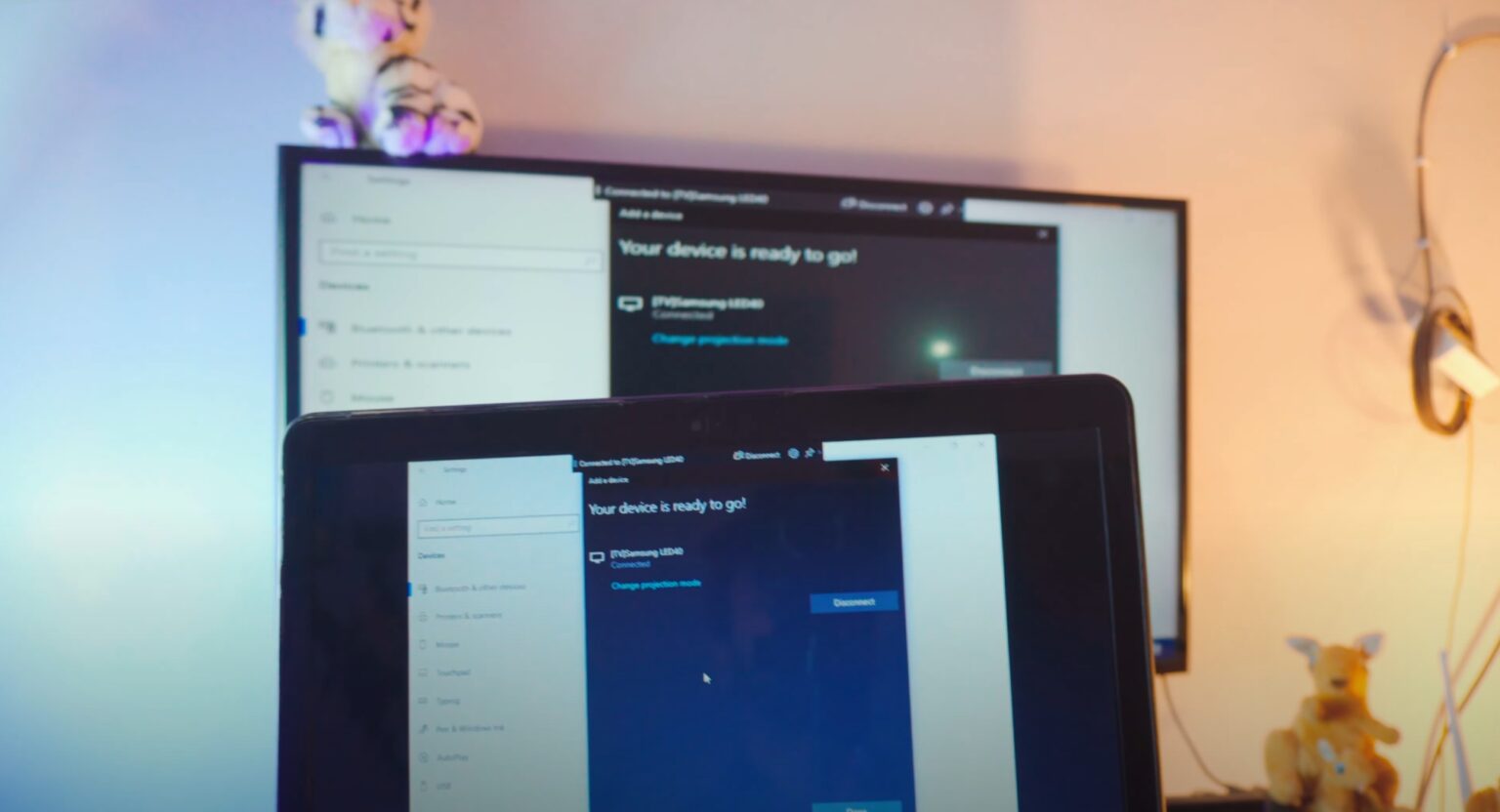 How to Connect Laptop Screen to TV - Screen Mirroring